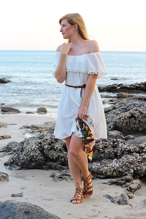 Schulterfreies Strandkleid auf Koh Lanta | Sommertrend Off-Shoulder ...