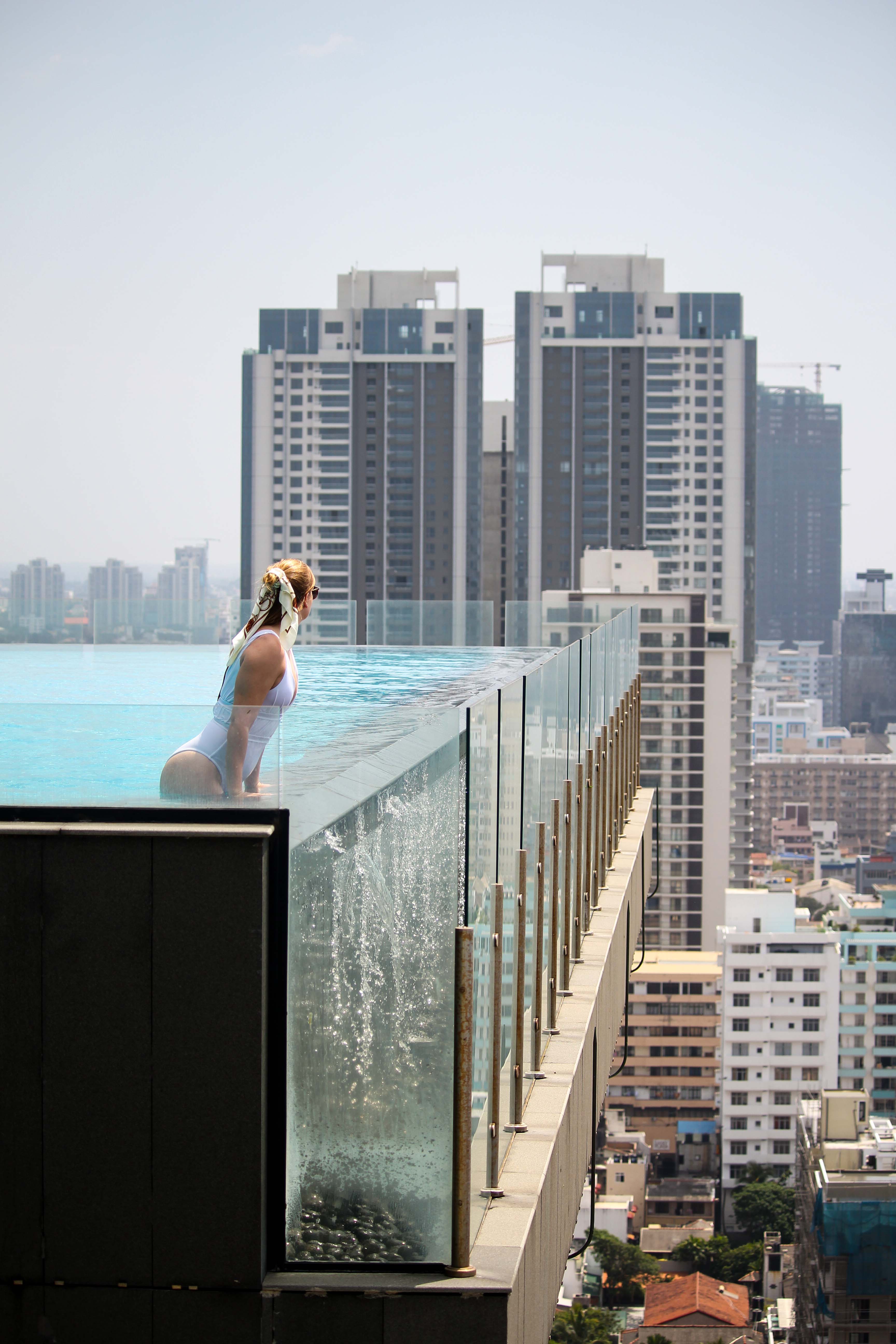 Infinity Pool Skyline Colombo Mövenpick Colombo Hotel Reiseblog ...